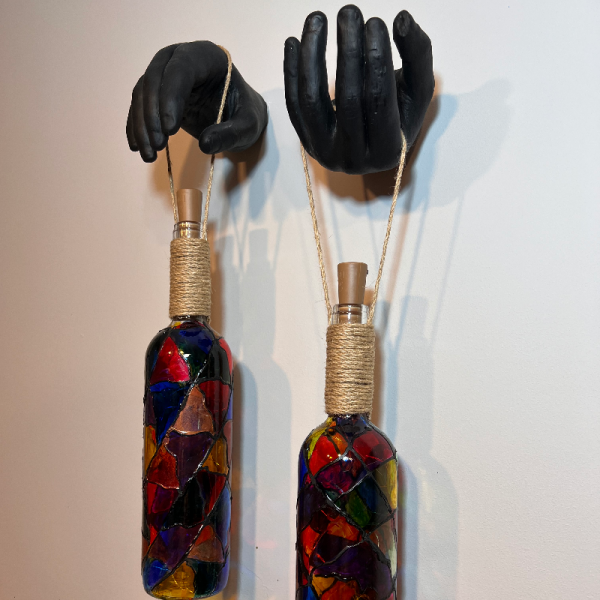 Siyah Renkli Erkek Eli Heykeli Ve Tıpa Peri Led Işıklı Vitray Cam Şarap ...