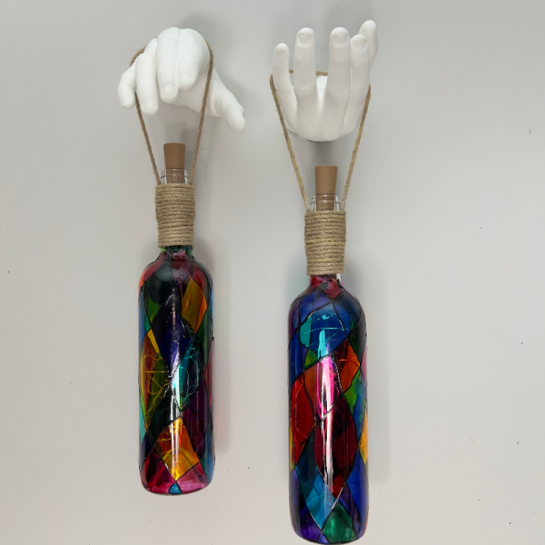 Beyaz Renkli Erkek Eli Heykeli Ve Tıpa Peri Led Işıklı Vitray Cam Şarap ...